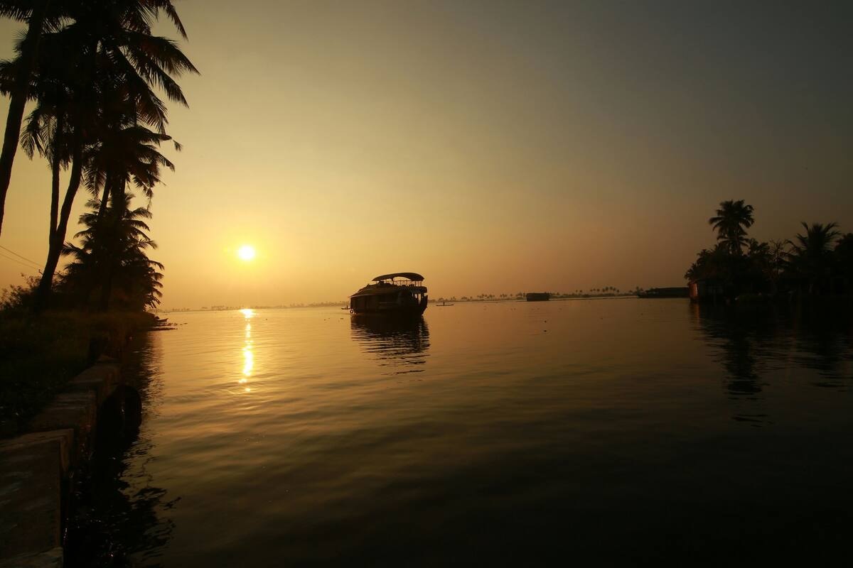 Travel Mythri – Customized tour packages; Houseboats – Backwater ...